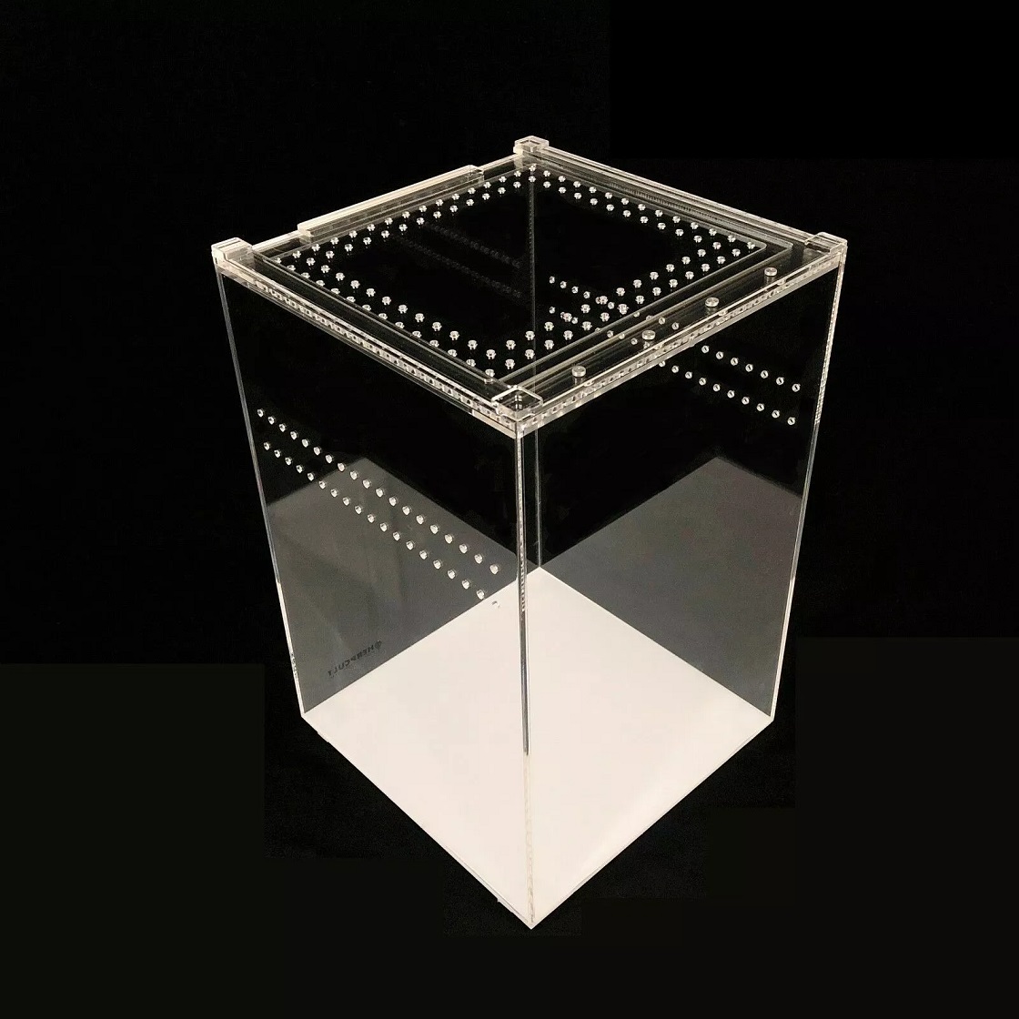 Magnetic Acrylic Box 7.5×7.5x15cm – Exotic Pet Store